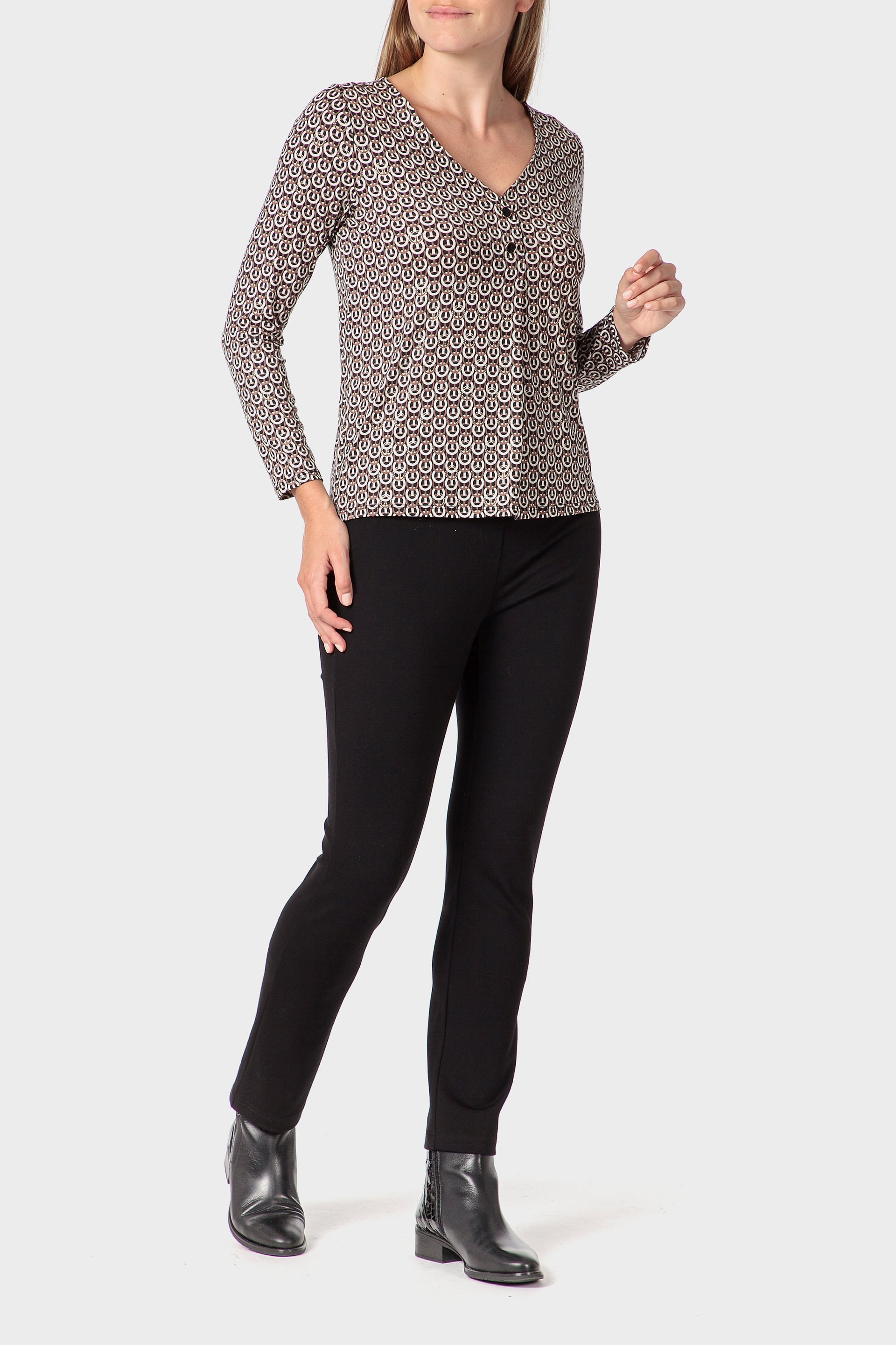 Buttons T-Shirt – Retail International Group